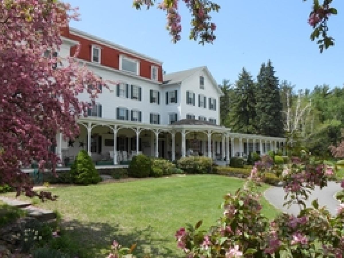 Spring Vacation Packages | Popular Catskills Resorts & Lodging